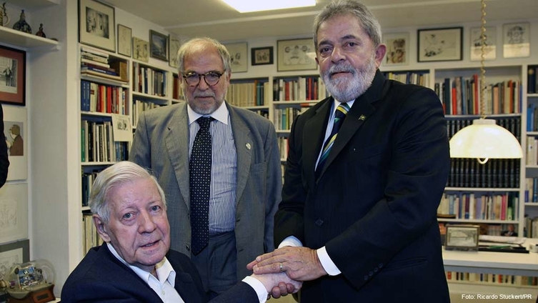 Nota de pesar pelo falecimento de Helmut Schmidt